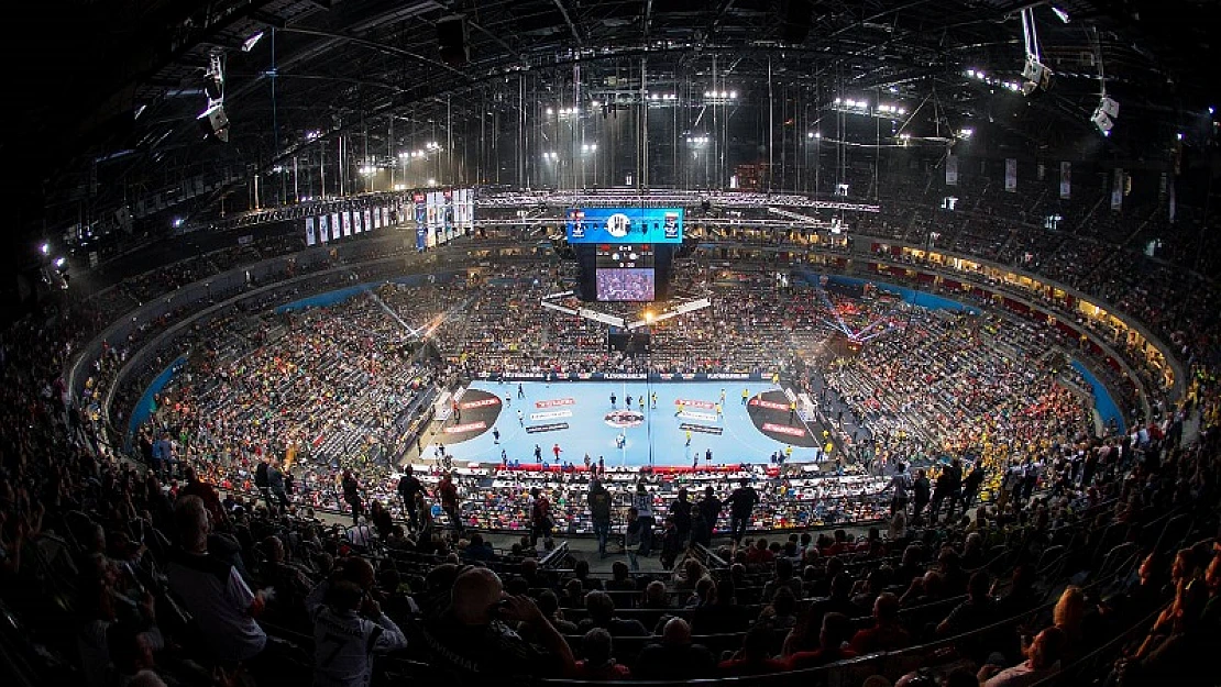 Lanxess Arena’yı zirveye hentbol taşıdı Lanxess Arena’yı zirveye hentbol taşıdı